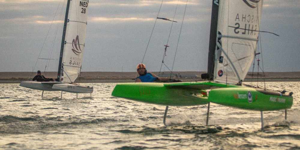 F1X Foiling Katamaran - Foiling Multihull | DNA Performance Sailing